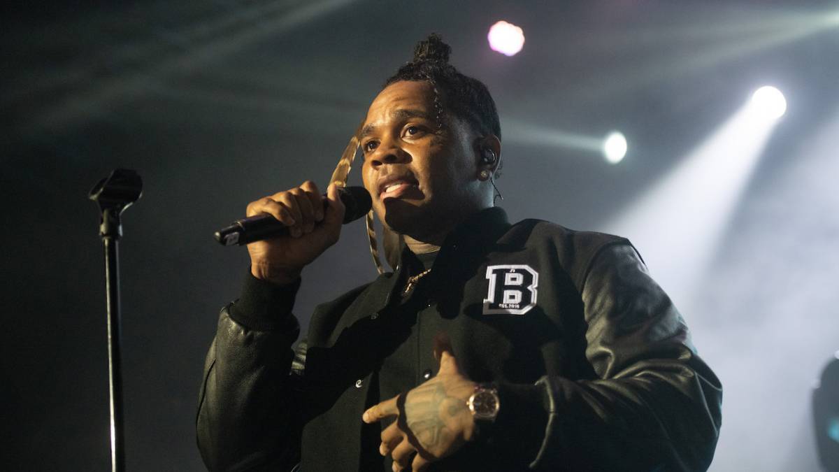Kevin Gates Reflects On Viral Stage Jump Photo + Claims He Takes 'Three ...